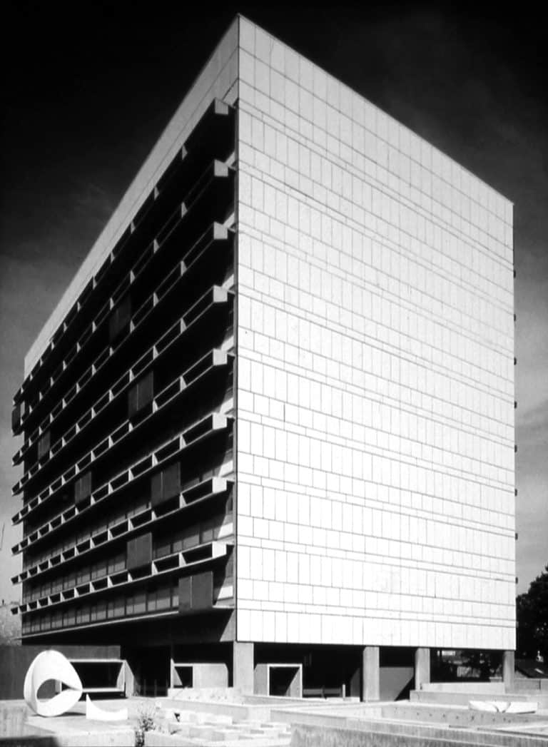 Biographie, Marta Pan – Fondation Marta Pan & André Wogenscky